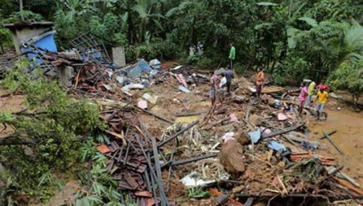 Hundreds feared dead in Haldummulla landslide Hundreds feared dead in Haldummulla landslide